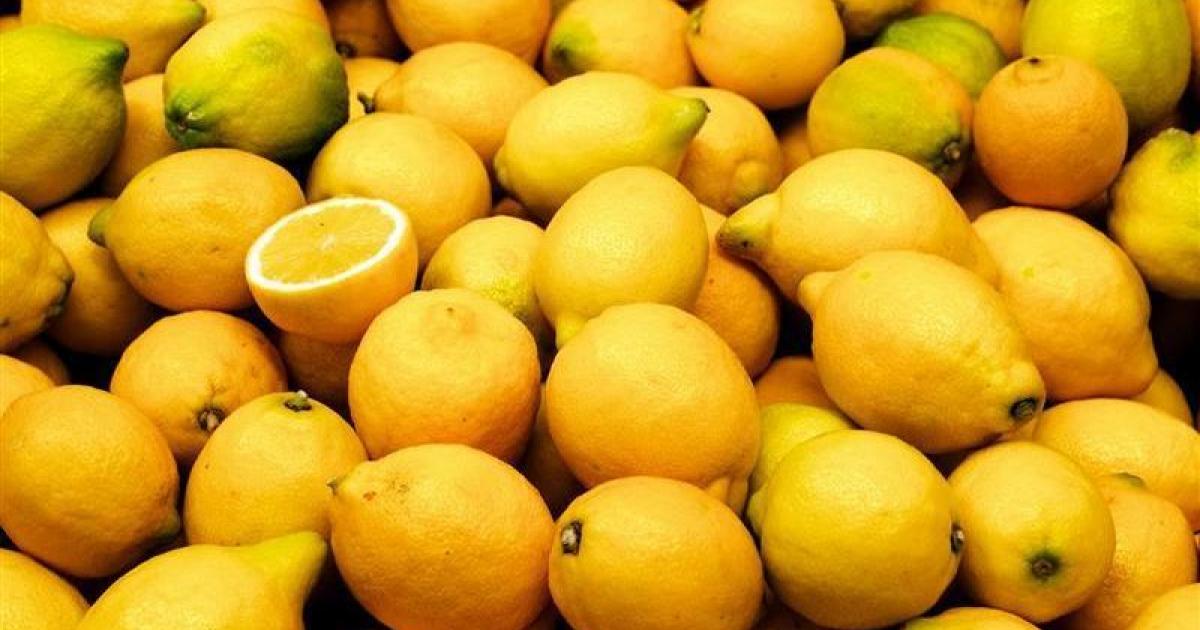 Φτιάξτε γρήγορα μια δροσερή λεμονάδα - Ποια είναι η εύκολη συνταγή ...