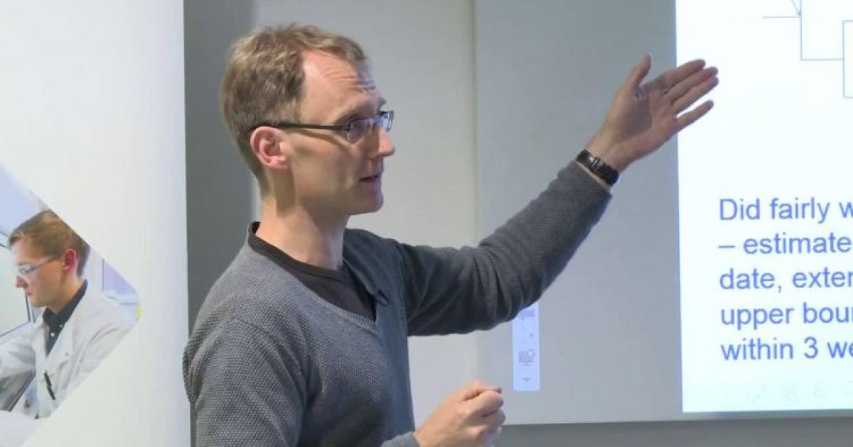 Ο επιστήμονας που «συνέφερε» τον Μπ. Τζόνσον για τον κορονοϊό μπήκε σε ...