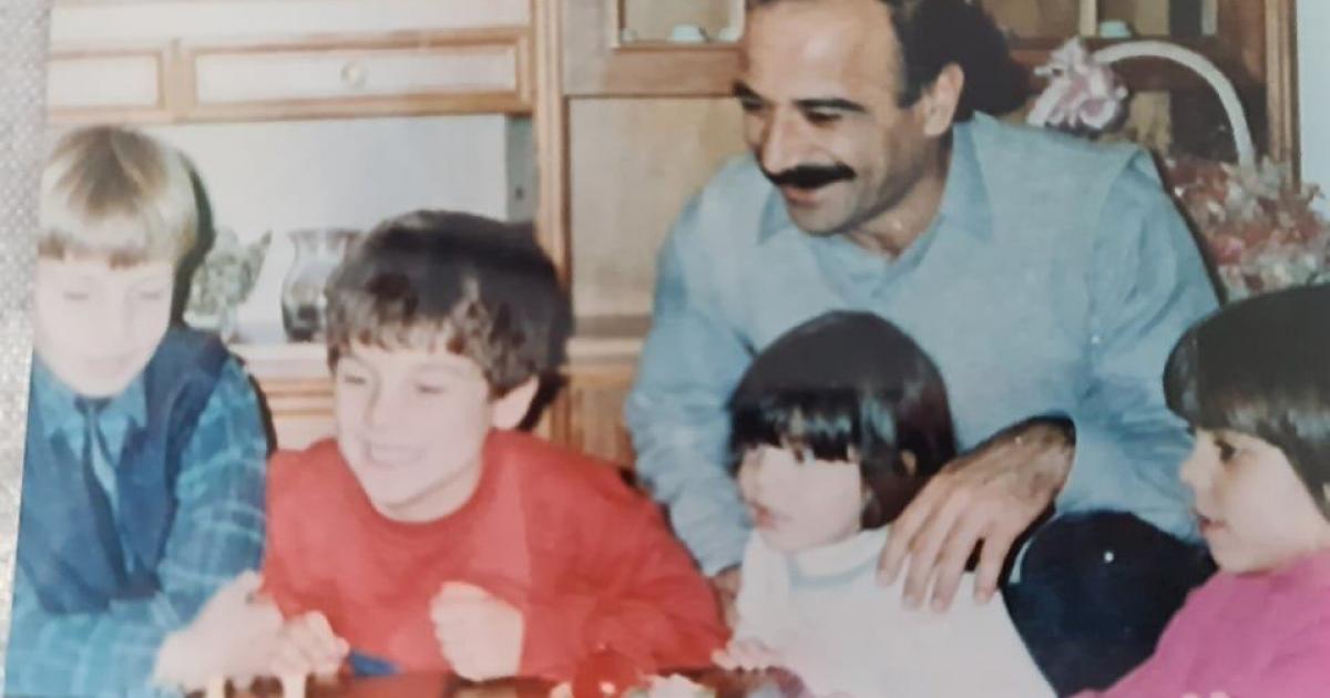 Νίκος Τεμπονέρας, ο καθηγητής που συνεχίζει να διδάσκει (βίντεο) | Alfavita