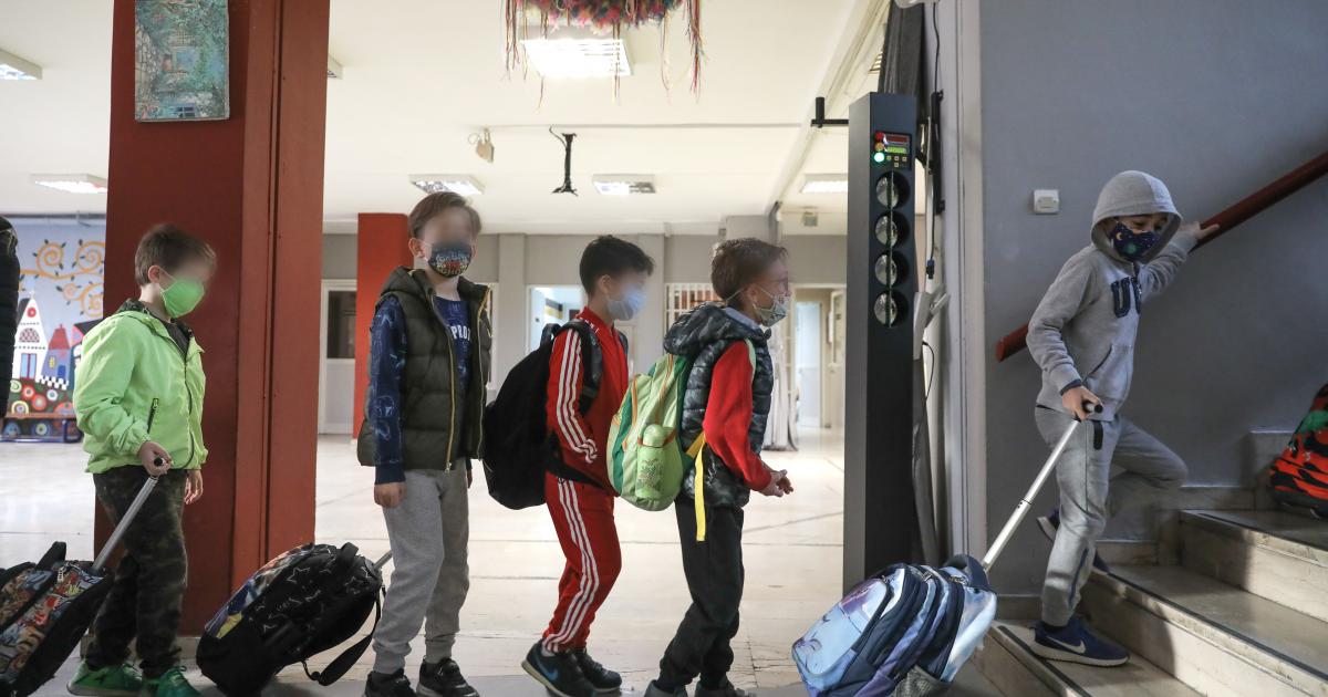Απουσίες μαθητών λόγω γρίπης: Η νέα εγκύκλιος του ΥΠΑΙΘΑ | Alfavita