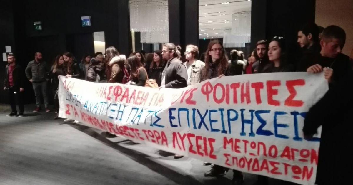 ΠΑΜΕ εκπαιδευτικών: Αγωνιστική "υποδοχή" του υφ. Παιδείας Δ ...