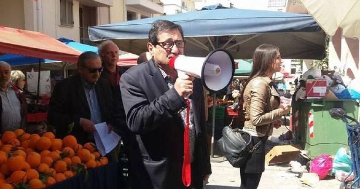 O Κώστας Πελετίδης με ντουντούκα στη λαϊκή για την πορεία προς την ...