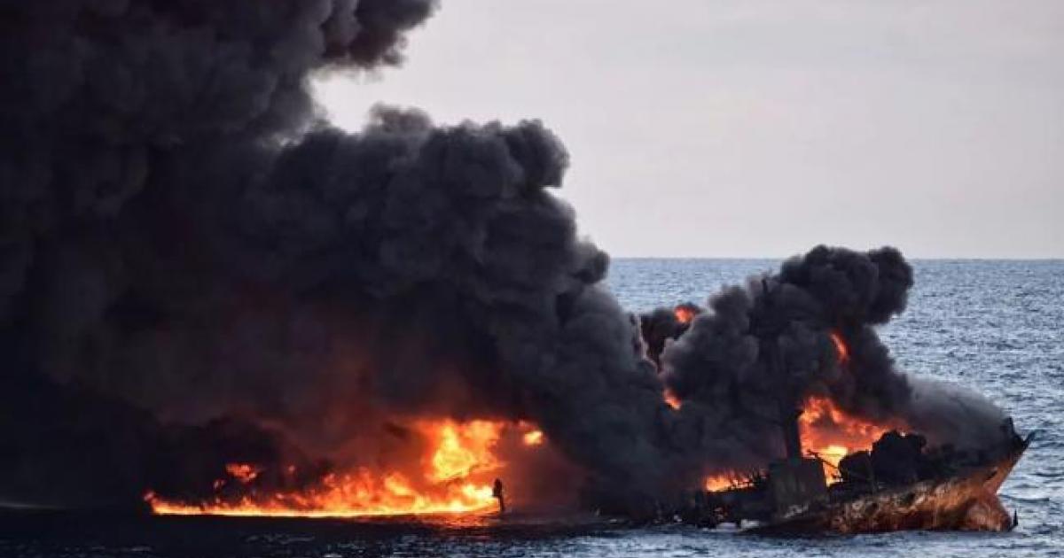 Νέα περιβαλλοντική καταστροφή από τη βύθιση του ιρανικού δεξαμενόπλοιου ...