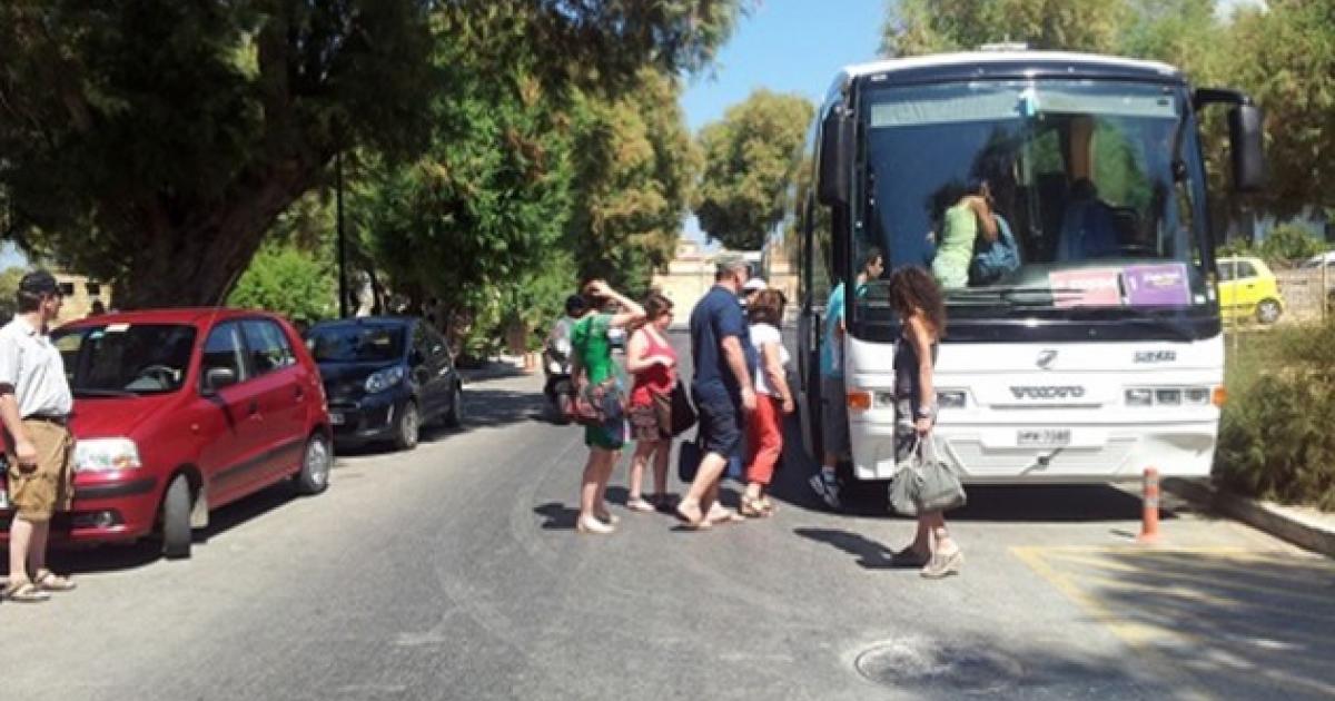 Σχολικές Εκδρομές: Έρχεται νέα εγκύκλιος από το υπουργείο Παιδείας - Τι ...