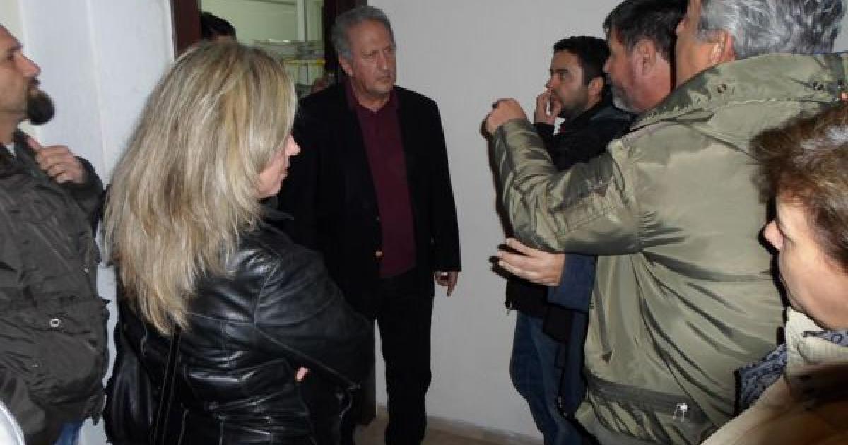 Σχολικοί φύλακες και εκπαιδευτικοί αποδοκίμασαν τον Σκανδαλίδη | Alfavita